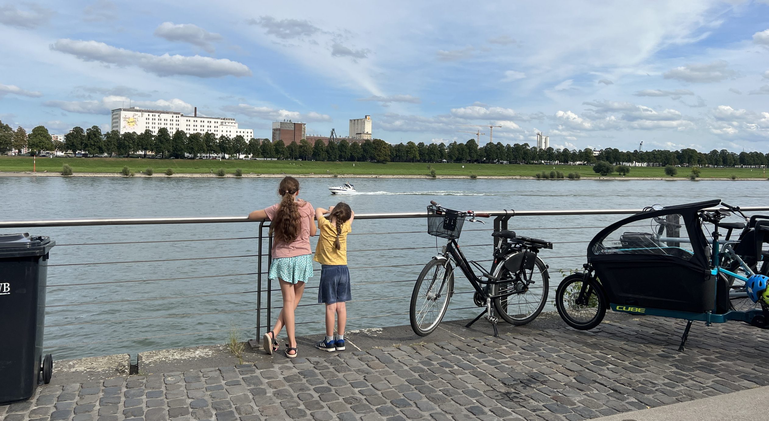 Geschwister-Chroniken: Teil 48 - LÄCHELN UND WINKEN